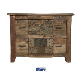 cassettiera con antichi timbri sul fronte dei cassetti
